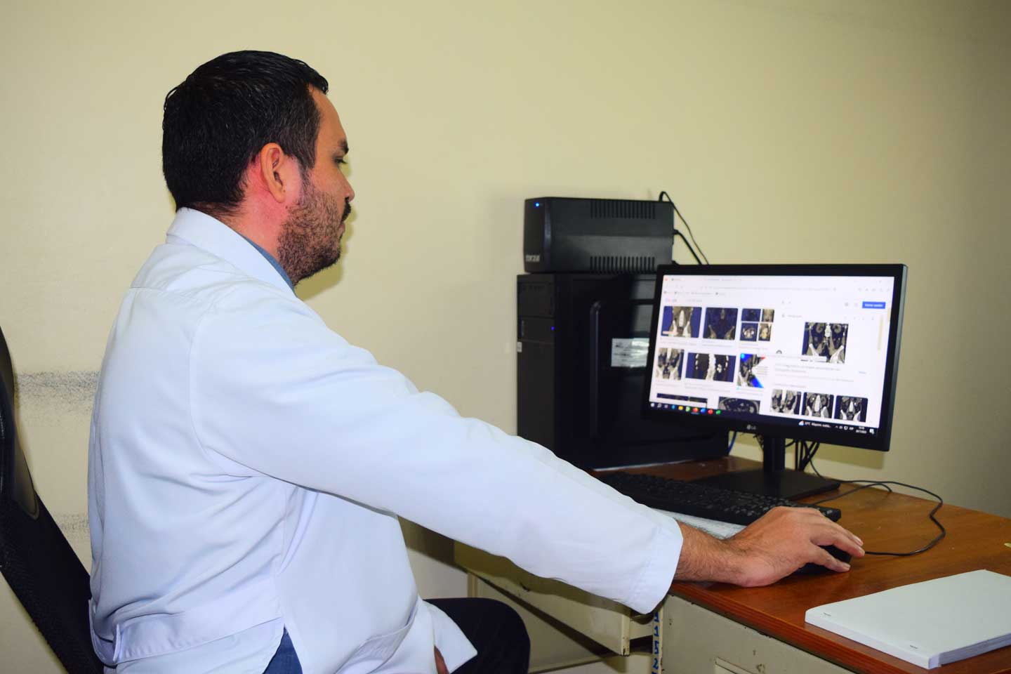 Dr. Rudy Gutiérrez - Médico especialista en Urología